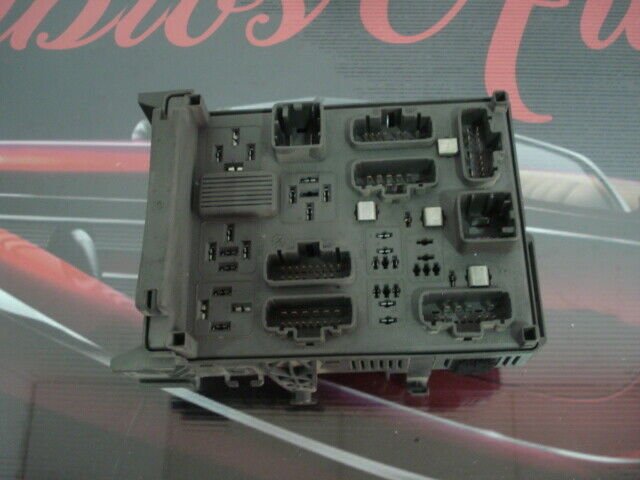 Caja de fusibles Sicherungskasten RENAULT LAGUNA II 2,2 DCI Bj.2006 ...