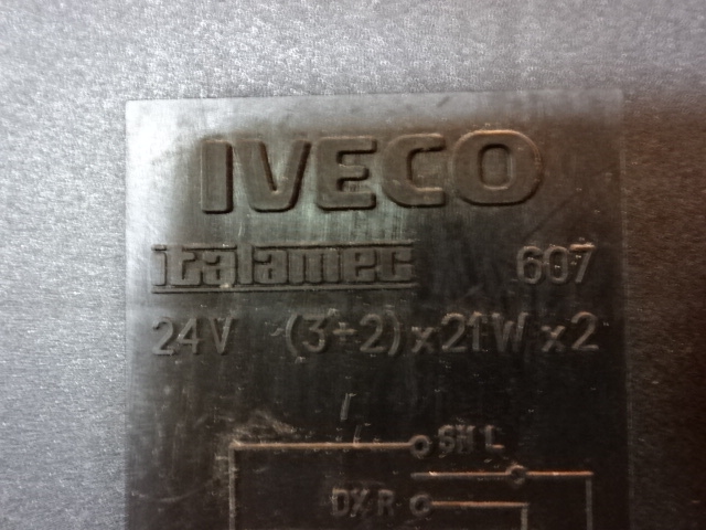 Indicador relé IVECO ITALAMEC 500372850 500321679 607 24V (3+2)x 21Wx2