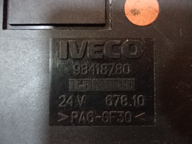 Relé IVECO 98418780 24V 678.10